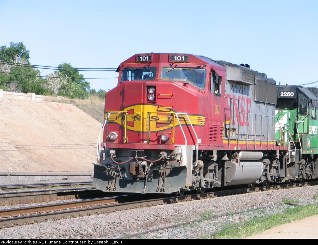 BNSF 101 beings it journey out of the yard with a manifest